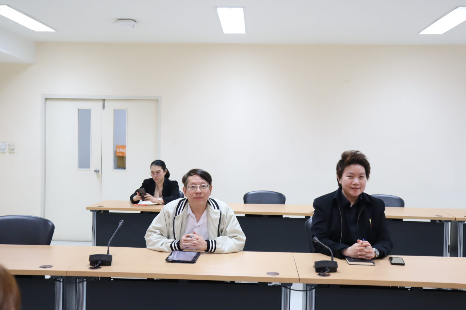 ประชุมประธานหลักสูตรในสังกัดโรงเรียนกฎหมายและการเมือง The meeting of ...